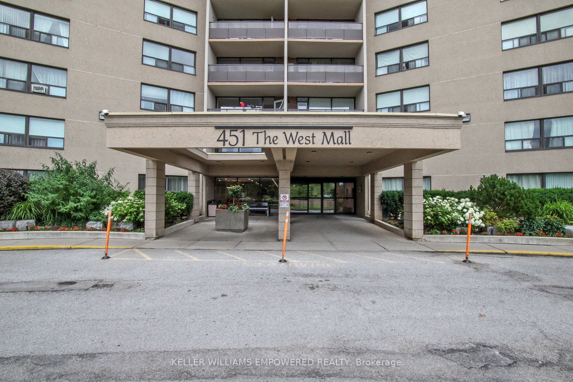 303 - 451 The West Mall W, Etobicoke, Ontario M9C1G1 Sold History ...