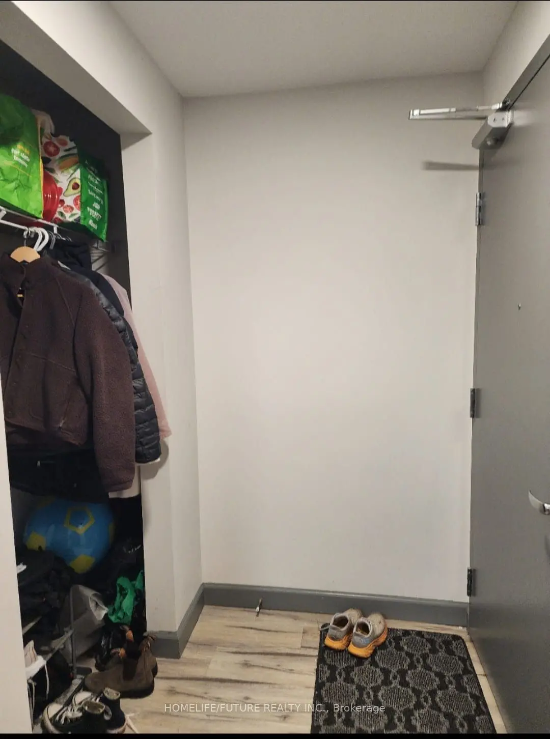 323 (Master Bdroom) - 258C Sunview Street, Waterloo, Ontario Listing ...